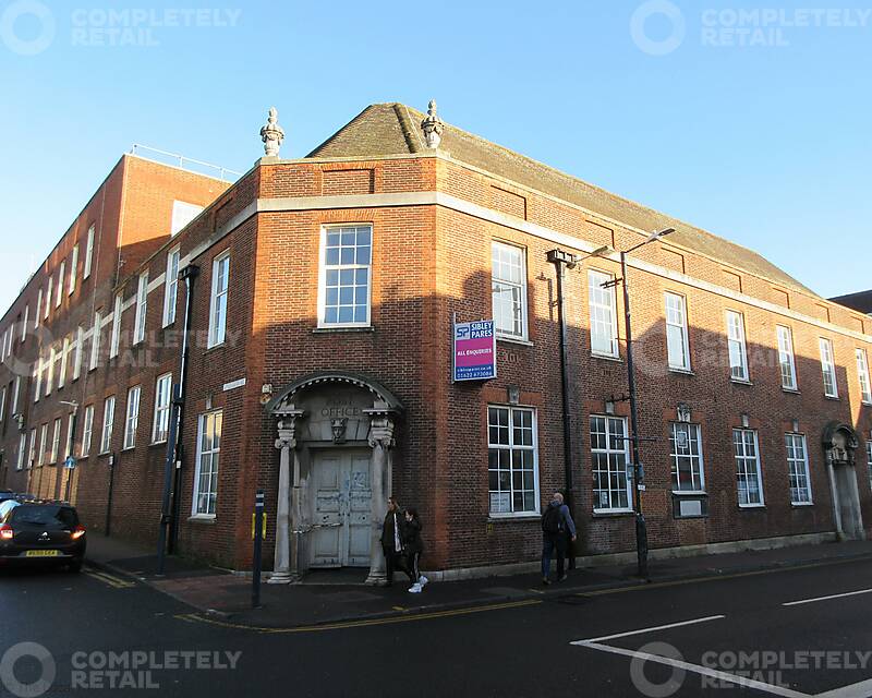 Shop to rent | 1 King Street, Maidstone, ME14 1BP | Completely Retail