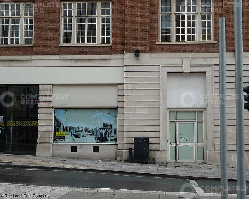 Shop to rent | 19 Eastgate, Leeds, LS2 7LY | Completely Retail
