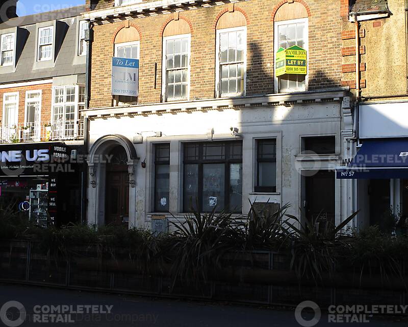 Shop to rent | 55 The Broadway, London, NW7 3DA | Completely Retail