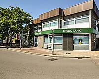 Shop to rent | 1 Middle Road, Park Gate, Southampton, SO31 7GH