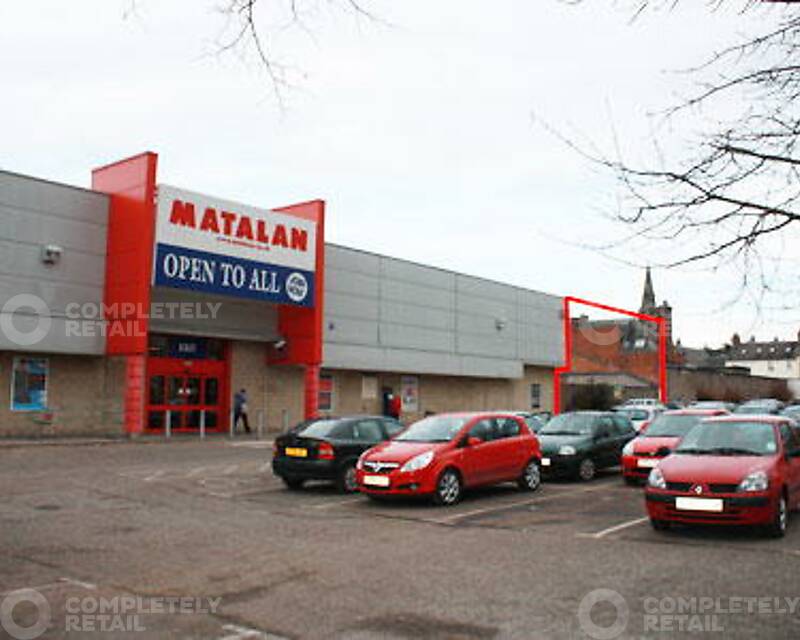 Shop to rent | Victoria Street, Perth, PH2 | Completely Retail